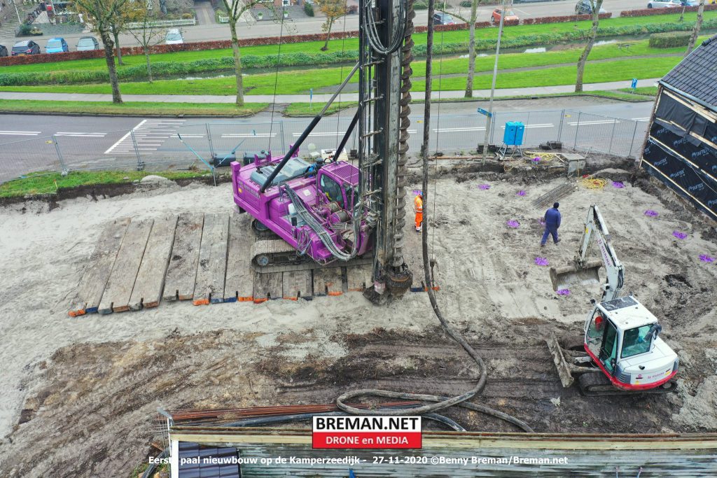 Eerste paal geslagen voor nieuwbouw aan de Kamperzeedijk